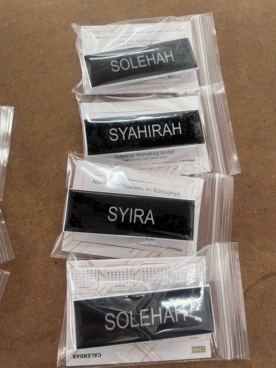 Nametag Nama Hitam Putih – WasaPower